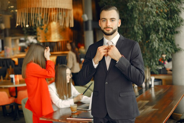 Front Page - Diploma 3 Perhotelan